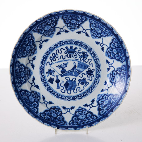 DISH, Porcelain, China, 20th century, contoured rim, decoration in ...
