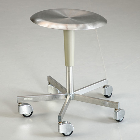 läkares pall, metall. Möbler - Fåtöljer & Stolar - Auctionet