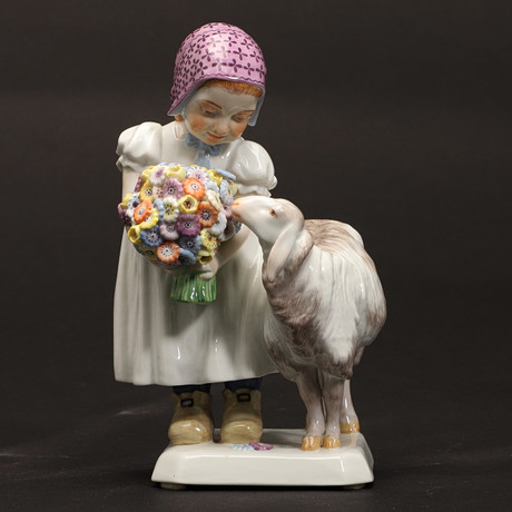 MAX BOCHMANN (1874-1942). Meissen, 'Mädchen mit Schaf', 1.Wahl ...