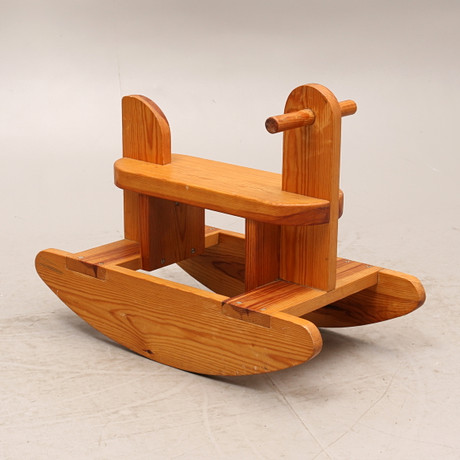 GUNGHÄST, furu, 1900-talets senare del. Leksaker - Leksaker - Auctionet