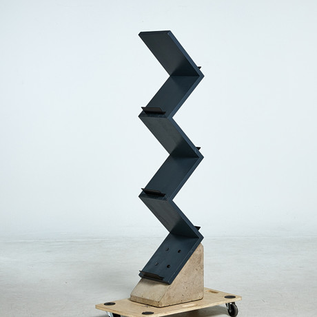 JONAS BOHLIN. "Zink", tidningsställ, Källemo, sockel i betong, blåmålat ...