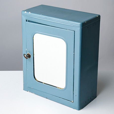 MUEBLE DE BAÑO, años 30, chapa lacada, puerta con espejo, pomos ...