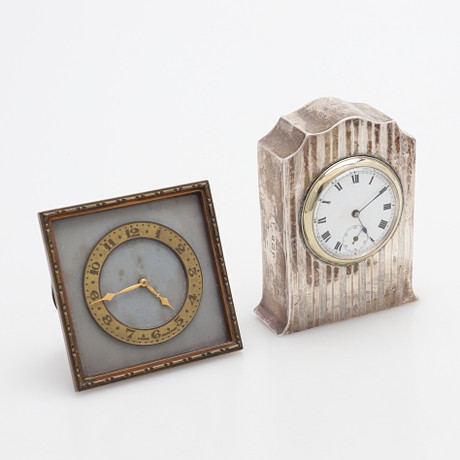 TABLE CLOCK, TWO PIECES. Clocks & Watches - Mantel clocks - Auctionet