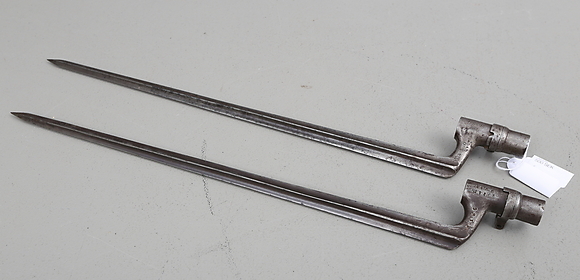 BAYONETS, 2 pcs, 1800s / 1900s. Coins, Medals & Stamps - Auctionet