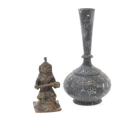 UNA FIGURA DE LATÓN INDIO DE UN 'KALI' SENTADO, SIGLO XIX. Arte ...