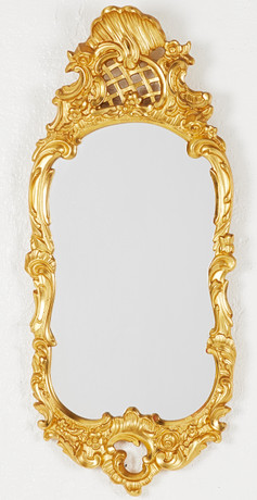 ESPEJO, estilo rococó, madera dorada, decoración con rocallas y aros de ...