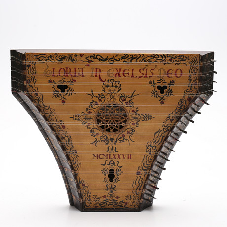 PSALTERIUM. Samlarföremål - Musikinstrument - Auctionet
