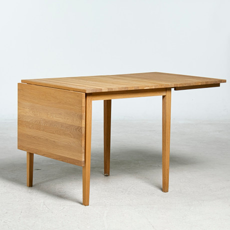 DINING TABLE, ROOM, with flaps on the sides, stick-glued oak. Furniture ...