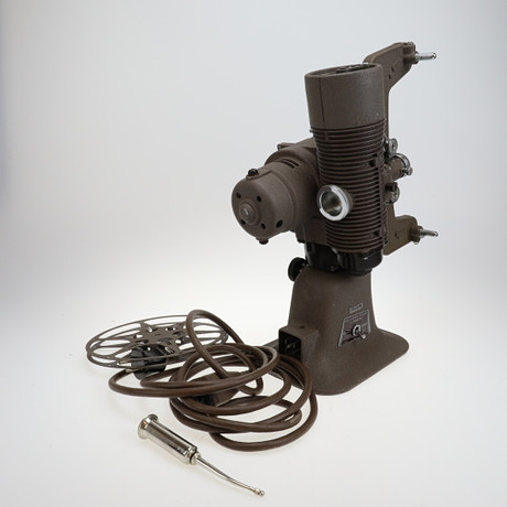 PROJEKTOR, Bell & Howell gaumont modell 606. Samlarföremål - Teknika ...