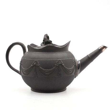 TEAPOT, basaltware, probably Wedgwood, early 19th century. Ceramics ...