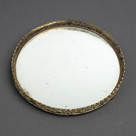 BORDSPLATEAU, mässing med spegelglas, 1900-talets första hälft. Övrigt ...