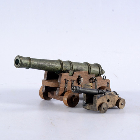 MINIATURE CANNONS, 2 pieces, brass/wood. Miscellaneous - Miscellaneous ...