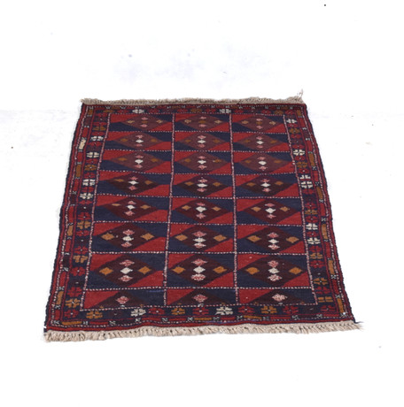 MATTA, handknuten, 135x90 cm. Mattor & Textil - Mattor - Auctionet