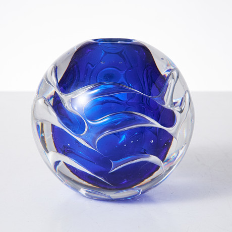 LARS HELLSTEN. vase, Orrefors, Ariel, decor in blue glass with air ...