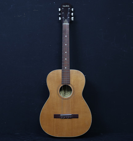 AKUSTINEN KITARA, Landola, Suomi. Keräilyesineet - Soittimet - Auctionet