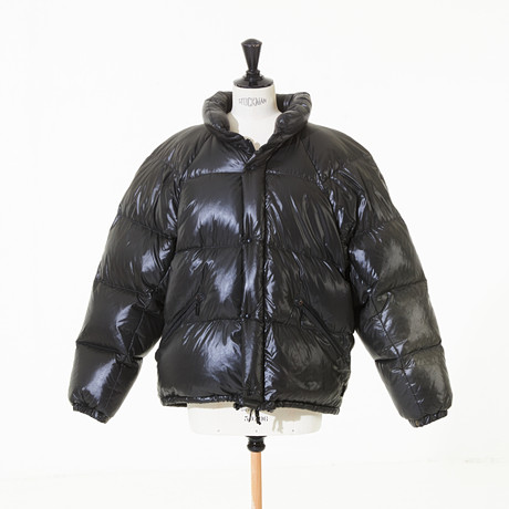 MONCLER. dunjacka, svartgrå nylon, två fickor fram. Vintagekläder ...