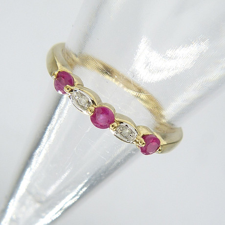 5-STEN RUBIN & DIAMANTRING. Smycken & Ädelstenar - Ringar - Auctionet