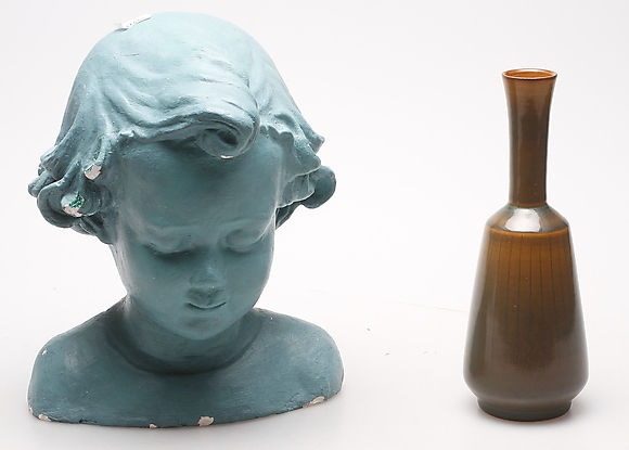 BYST, gips, signeret og dateret Augusta Roth 1944 og VAS, stentøj ...