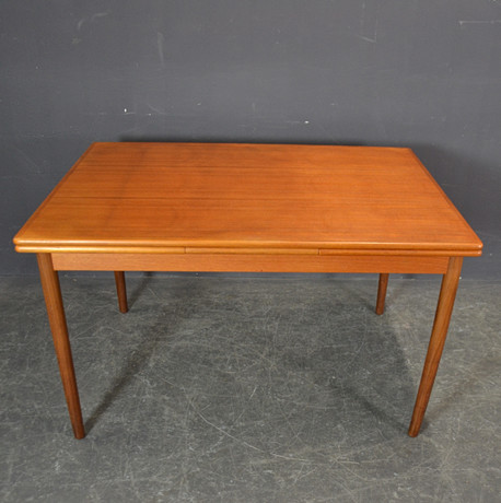 TEAK TABLE EXTENSIBLE. Furniture - Tables - Auctionet