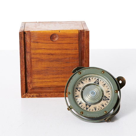 KOMPASS, 1900-talets första hälft, i låda, märkt Lyth Stockholm, märkt ...