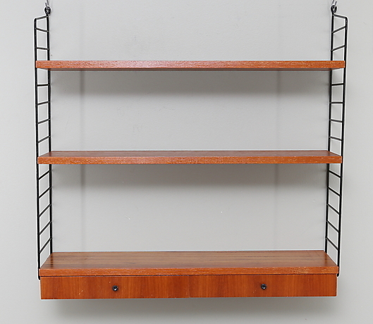 STRINGHYLLA, 1960-tal. Möbler - Skåp & Hyllor - Auctionet