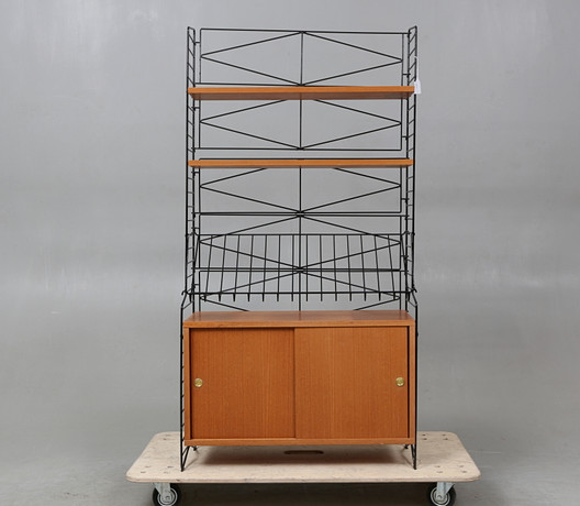 NILS STRINNING. Bokhylla, "String", 1900-talets andra hälft. Möbler ...