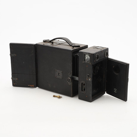 AN EARLY 20TH CENTURY HOUGHTON "KLITO" FALLING PLATE BOX CAMERA. Photo ...