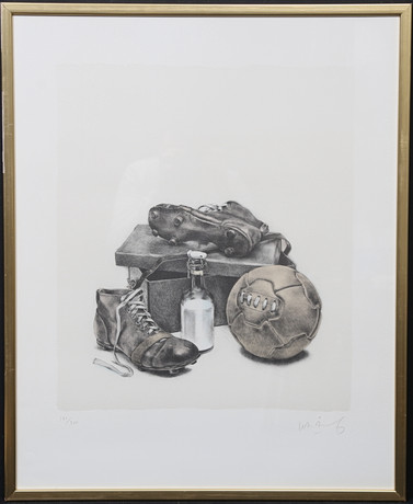 LASSE ÅBERG. Stilleben med boll, fotbollsskor och mjölkflaska ...