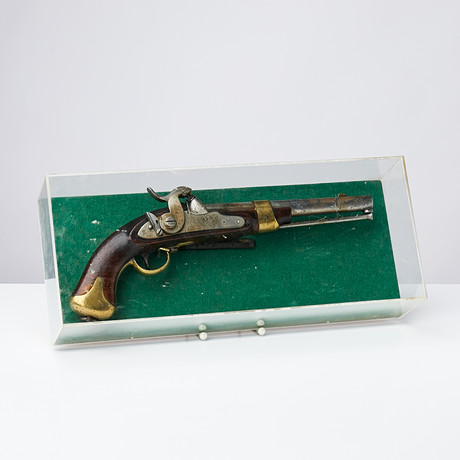 BATTLE PISTOL for the fleet 1845 model, mounted in a Plexiglas table ...