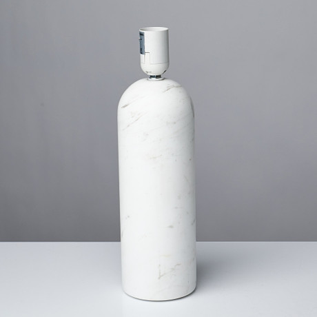 LARS TORNÖE. LAMPFOT, "Kizu", New Works, vit marmor, stämpelmärkt ...