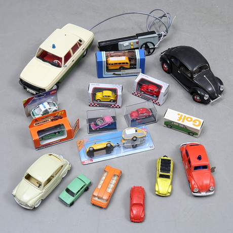 MALLIAUTOJA eri valmistajia, noin 17 osaa, osittain alkuperäiset ...