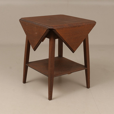 TABLE WITH FLAPS, oak, first half of the 20th century. Furniture ...