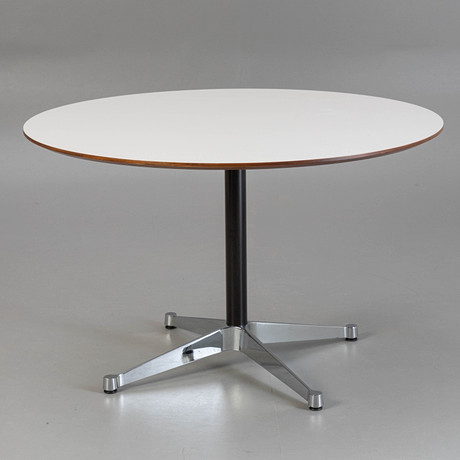 Round table with Vitra frame. Furniture - Tables - Auctionet