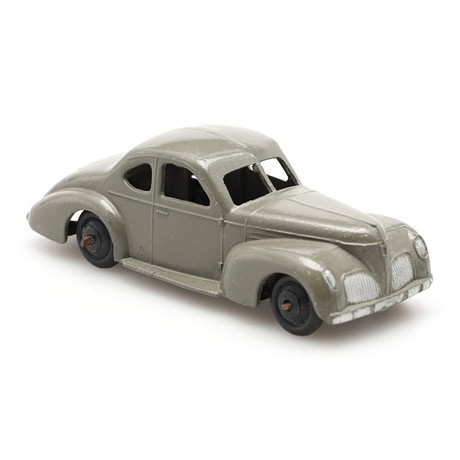 A 1940S DINKY TOYS 39F STUDBAKER IN GREY. Toys - Toys - Auctionet