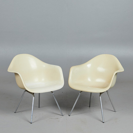 CHARLES & RAY EAMES. Herman Miller, två stolar, modell 'DAX', glasfiber ...