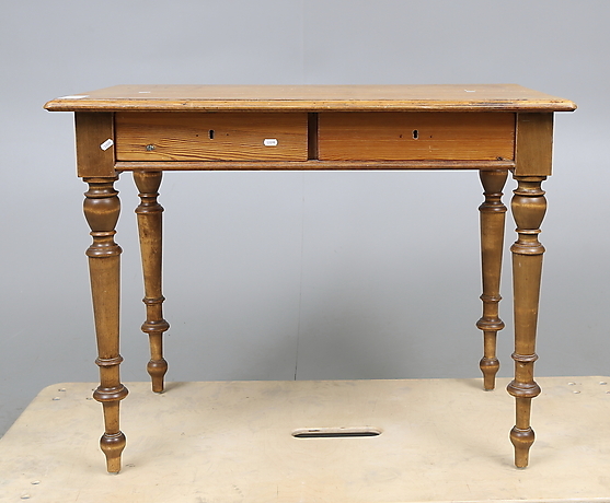 DESK, New Renaissance, late 19th century. Furniture - Tables - Auctionet