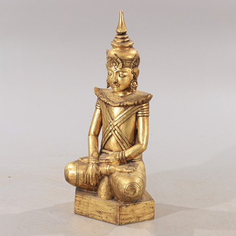 SKULPTUR, förgyllt trä, Buddha. Konst - Skulptur - Auctionet