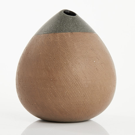 TOM MÖLLER (1914-2009). Vase, globular shape, chamotte and carved ...