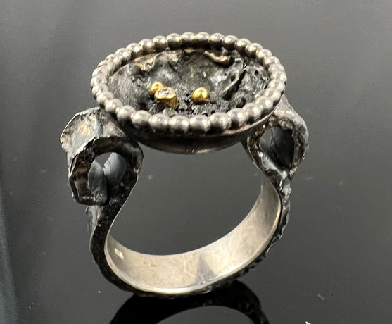 ”Oracle of Delphi” ring av silver med guld och diamanter. Smycken ...