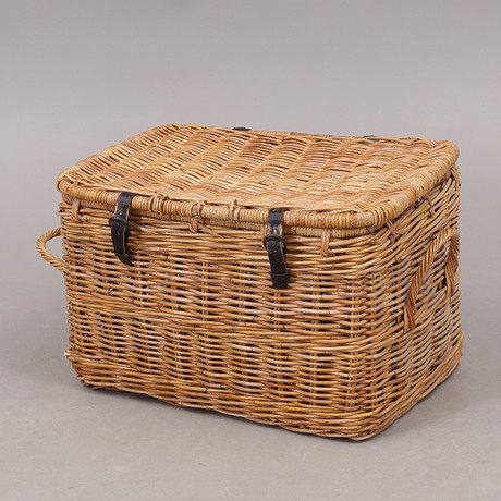 Korg med lock och läderspännen, 1900-tal. Övrigt - Övrigt - Auctionet