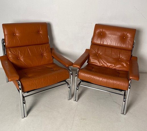 TIM BATES. Ett par fåtöljer från Pieff, 1980-tal. Möbler - Fåtöljer ...