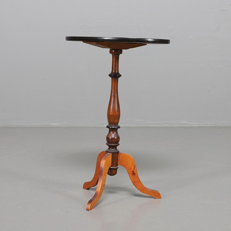 PILLAR TABLE, around the turn of the century 1900. Furniture - Tables ...