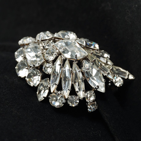 BROSCH, Christian Dior, 1964. Vintagekläder & Accessoarer - Auctionet