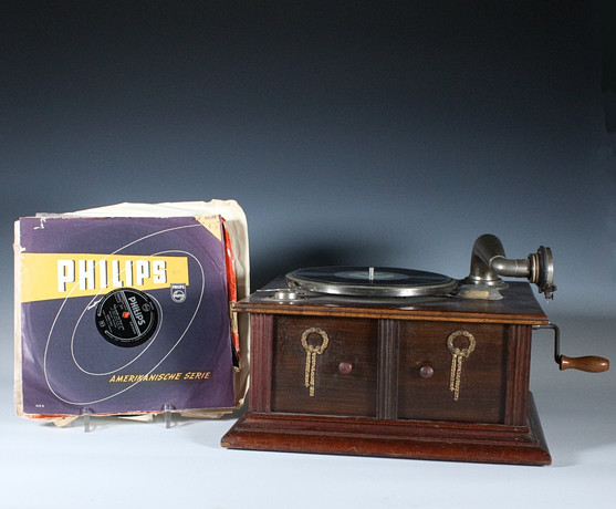 Gramophone, Germany, with shellac records. Collectables - Musical ...