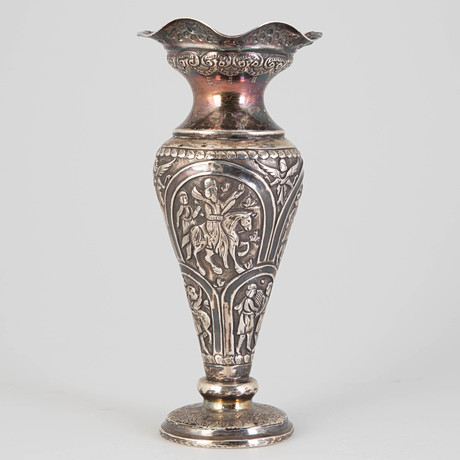 Vase, Indo-Persian, 20th century. Silver & Metals - Silver - Auctionet