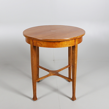 TABLE in stained birch, 1940s. Furniture - Tables - Auctionet
