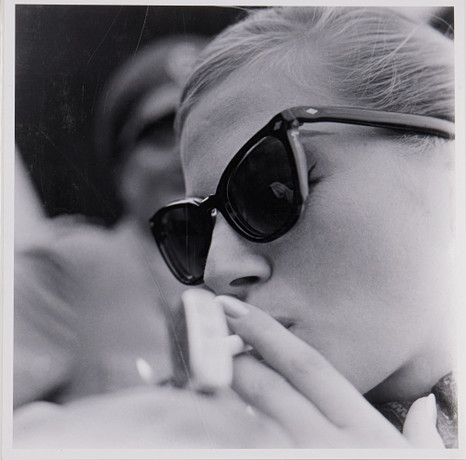 PER-OLOW ANDERSON (1921-1989). Anita Ekberg, vid inspelningen av Krig ...