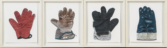 MAGNUS DENKER (FÖDD 1965). Handskar, 4 st, fotografin, osignerade ...