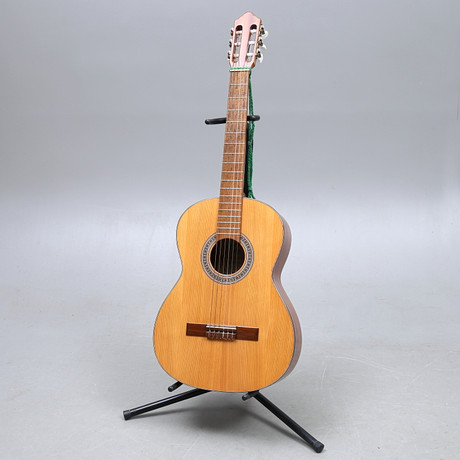 KITARA, Amada, Klassinen kitara, Tšekki, 1900-luvun toinen puoli. Keräilyesineet - Soittimet ...