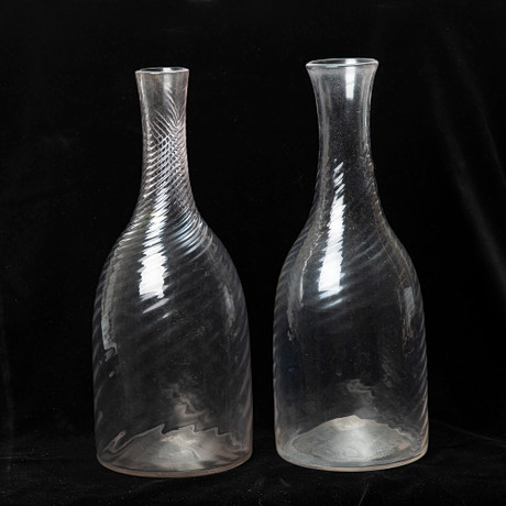 KARAFFER / FLASKOR, 2 st, 1800-tal. Glas - Bruksglas - Auctionet